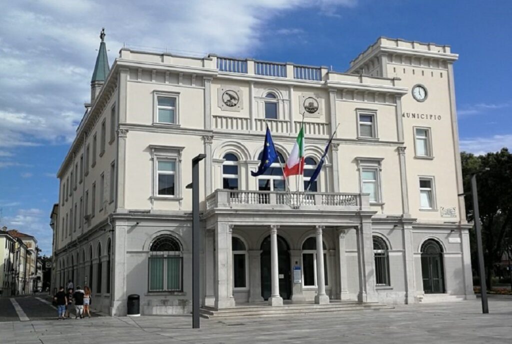 Servizio rifiuti a Monfalcone, assunti professionisti per la gestione ...